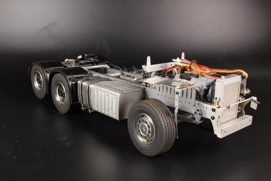 3 axle tractor chassis (rear axle lift) - 1/14 Customs